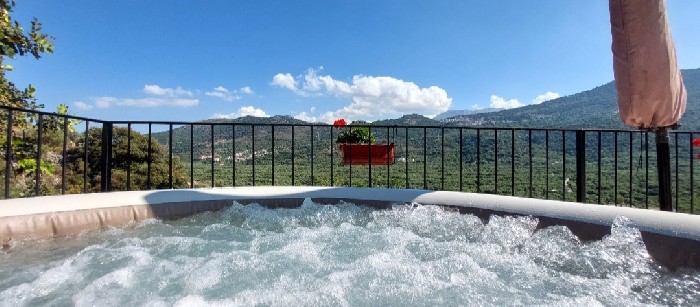 Solarium terrace and Jacuzzi :: Villa Sarichel